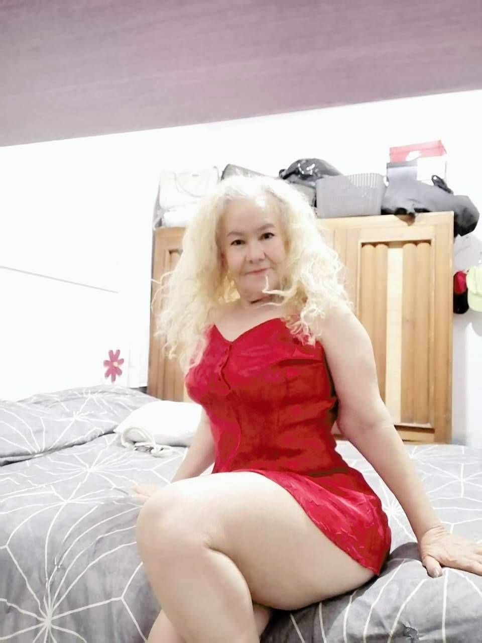 Discover more like Granny: Hermosa..mom.😍😍😍😈👙👙 and Related Content ...