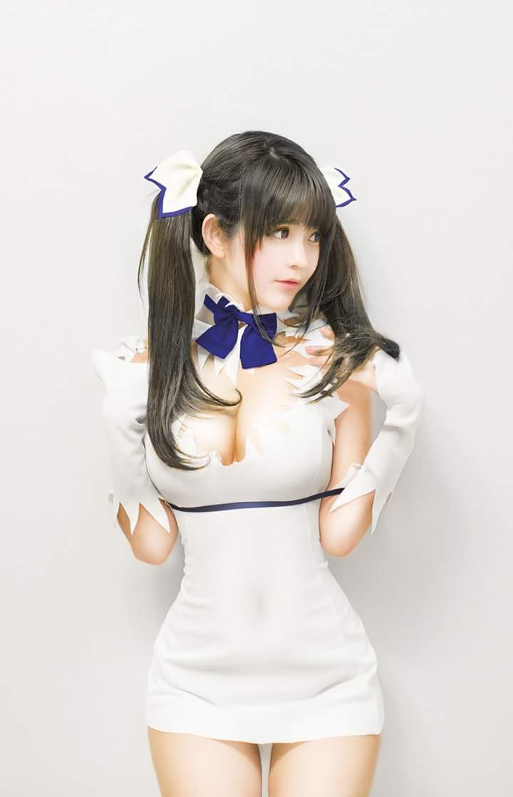 Hestia Cosplayer | Scrolller