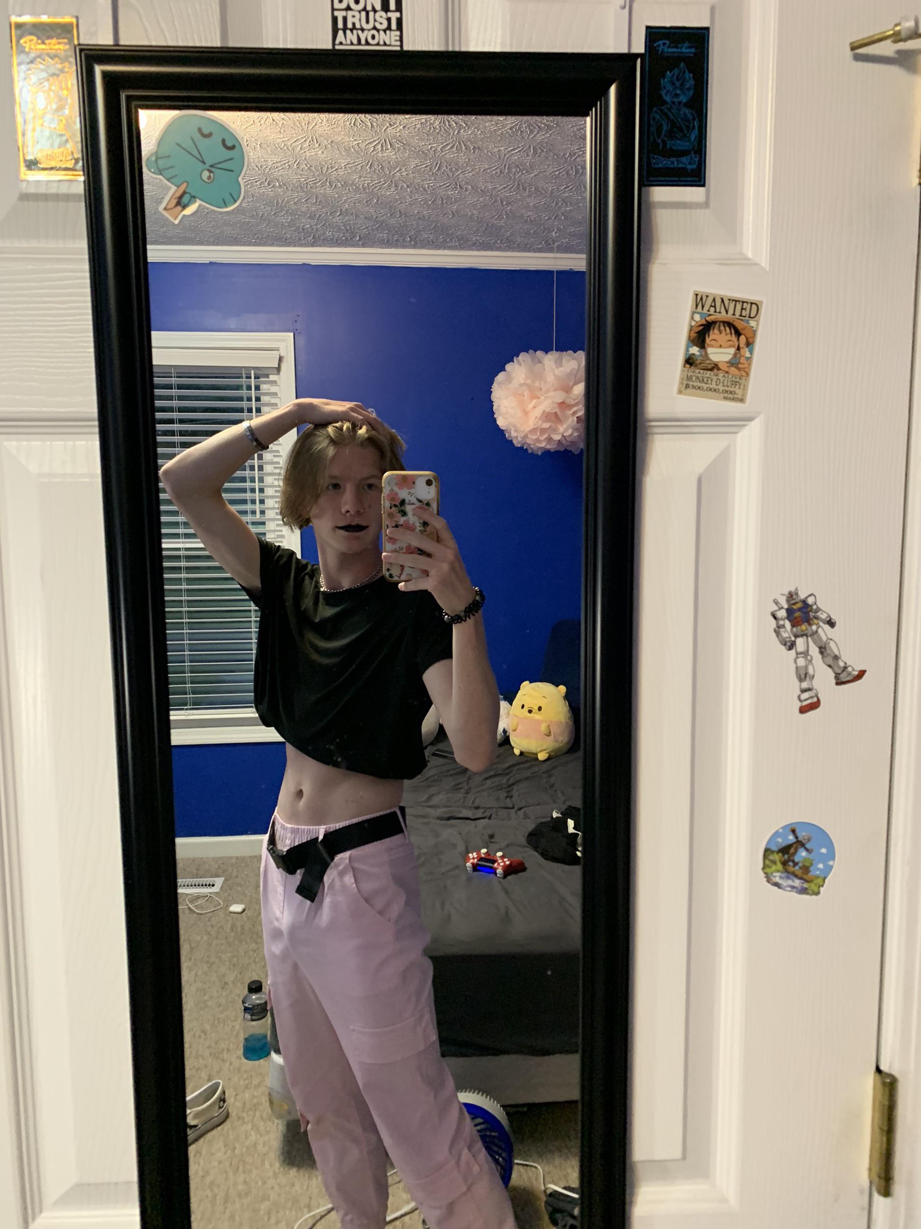 attention whore | Scrolller