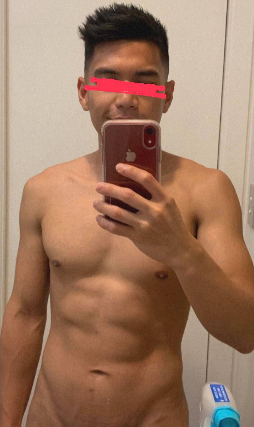 Hey boys 👋🏼 | Scrolller