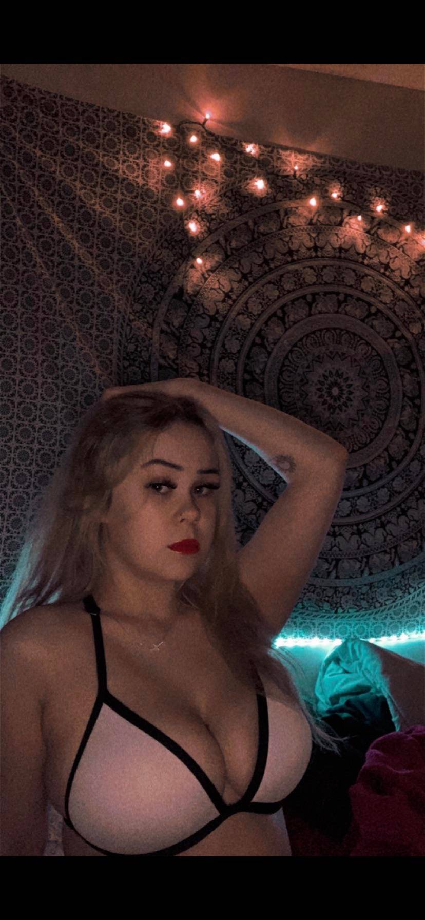 hey daddy wanna see my tits😈 | Scrolller