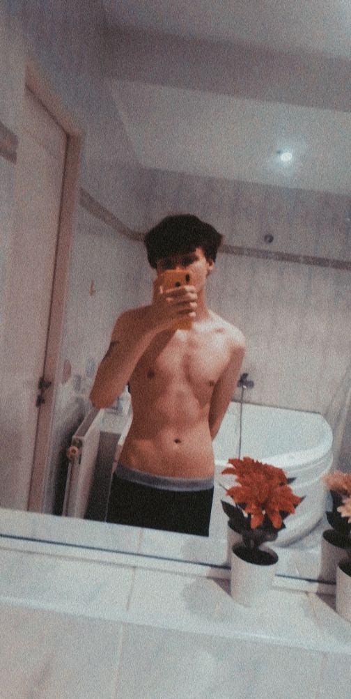 Twink enough? | Scrolller