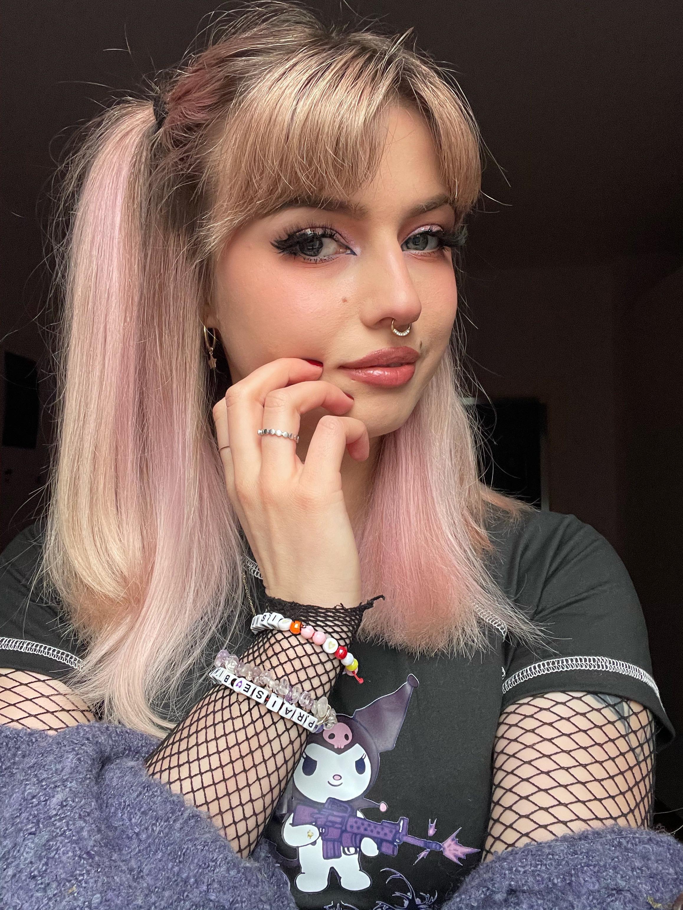 Hey 🖤 (over 18) | Scrolller