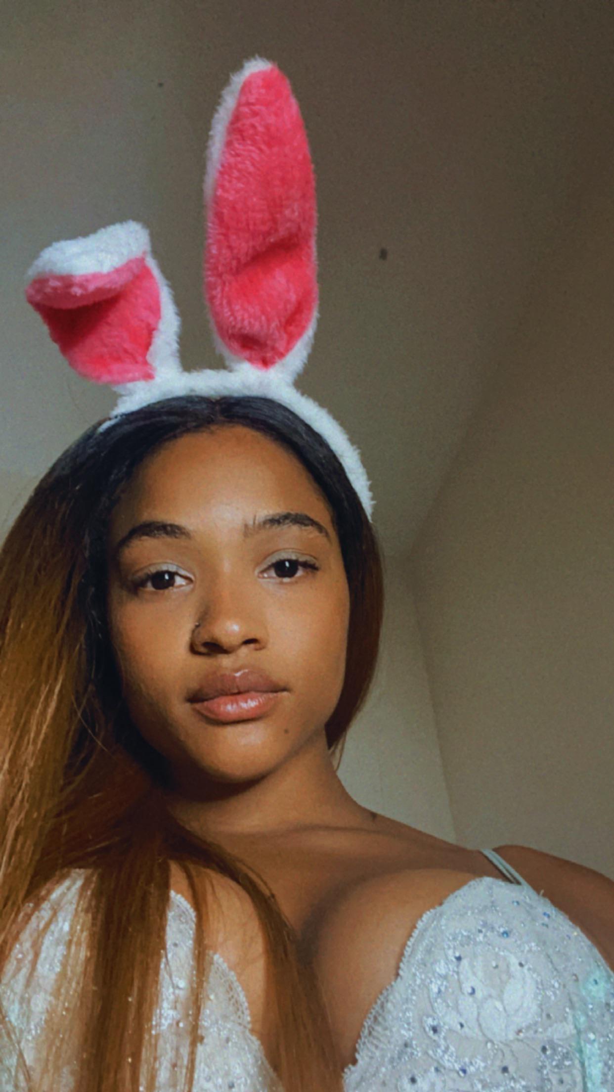 hi 🙂 18F | Scrolller