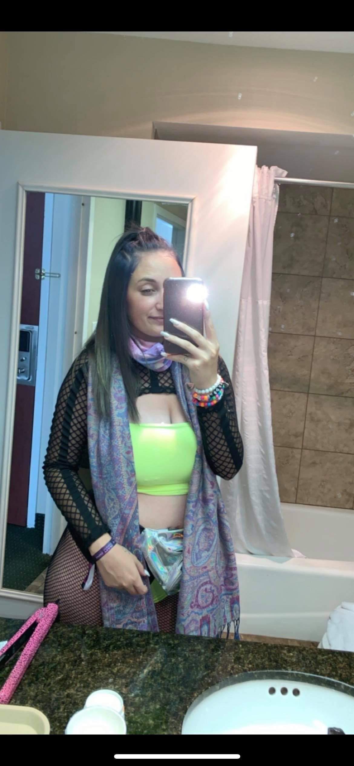 Hi babe! 😜 | Scrolller