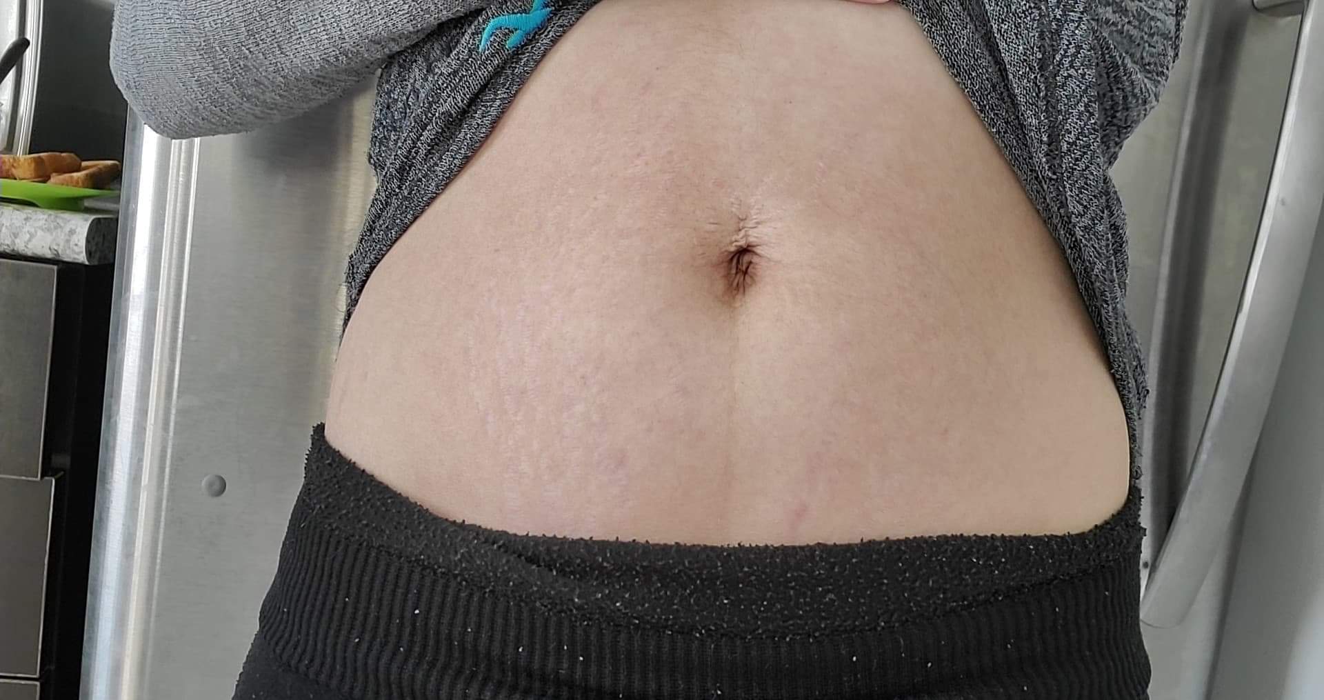 Hi heres my belly button 😊 | Scrolller