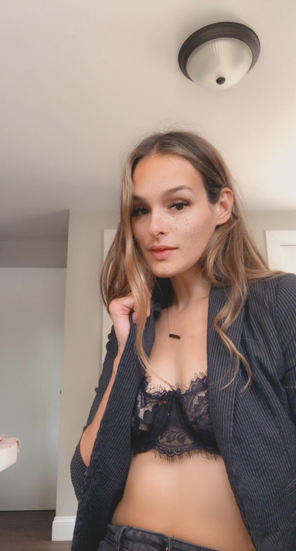 Hi, how are you? | Scrolller