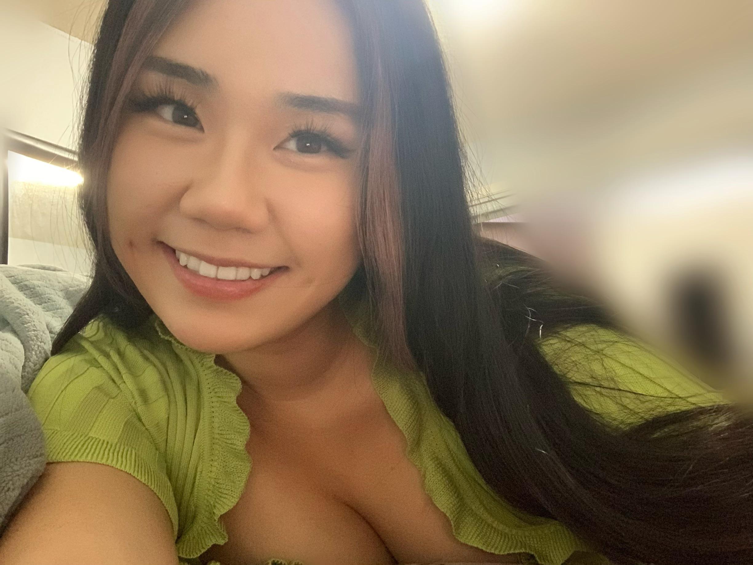 Hi I hope you find my smile sweet 😊 | Scrolller