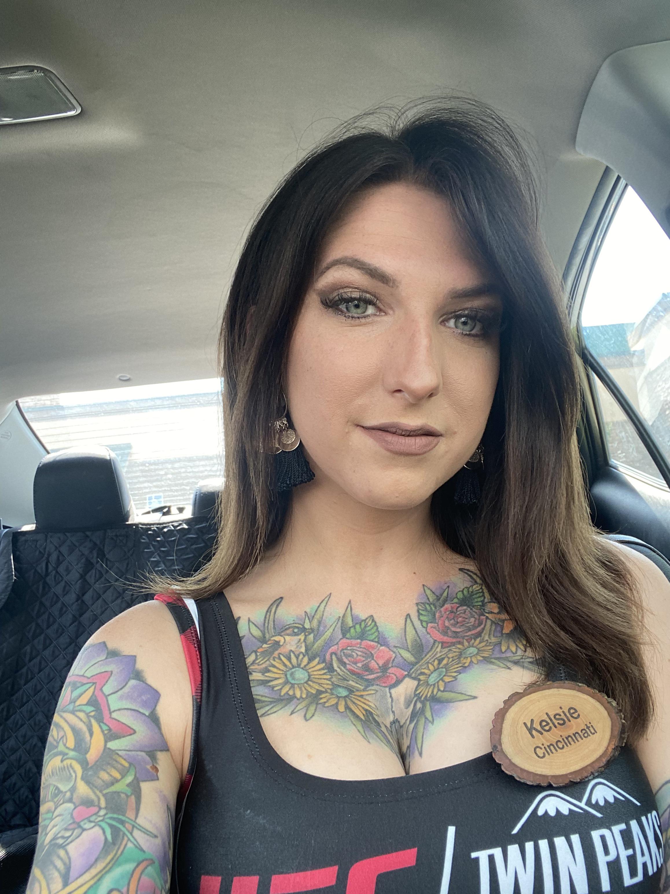 Hi, I’m here to serve you beer | Scrolller