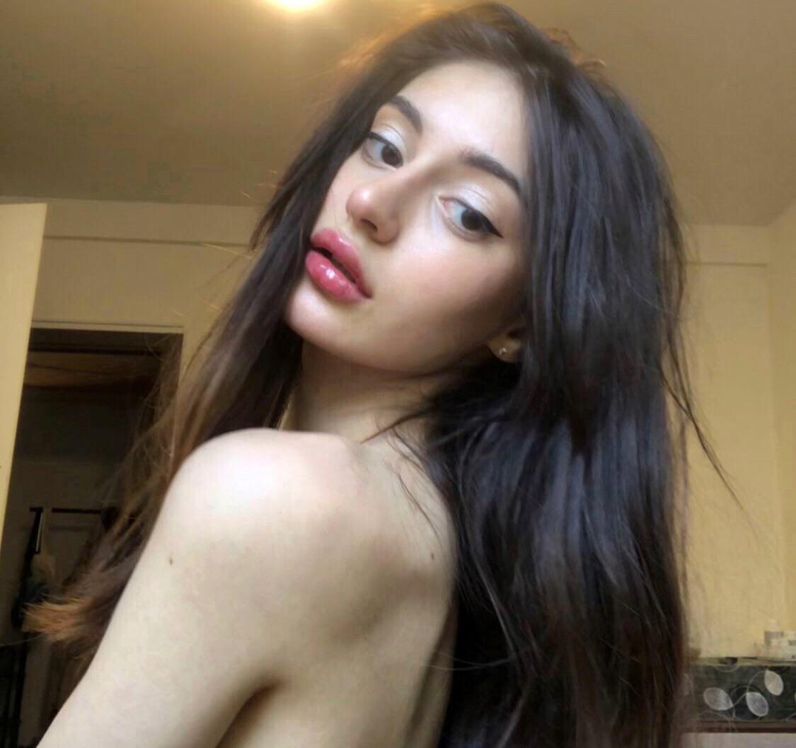 Hi 🥰(over 18) | Scrolller