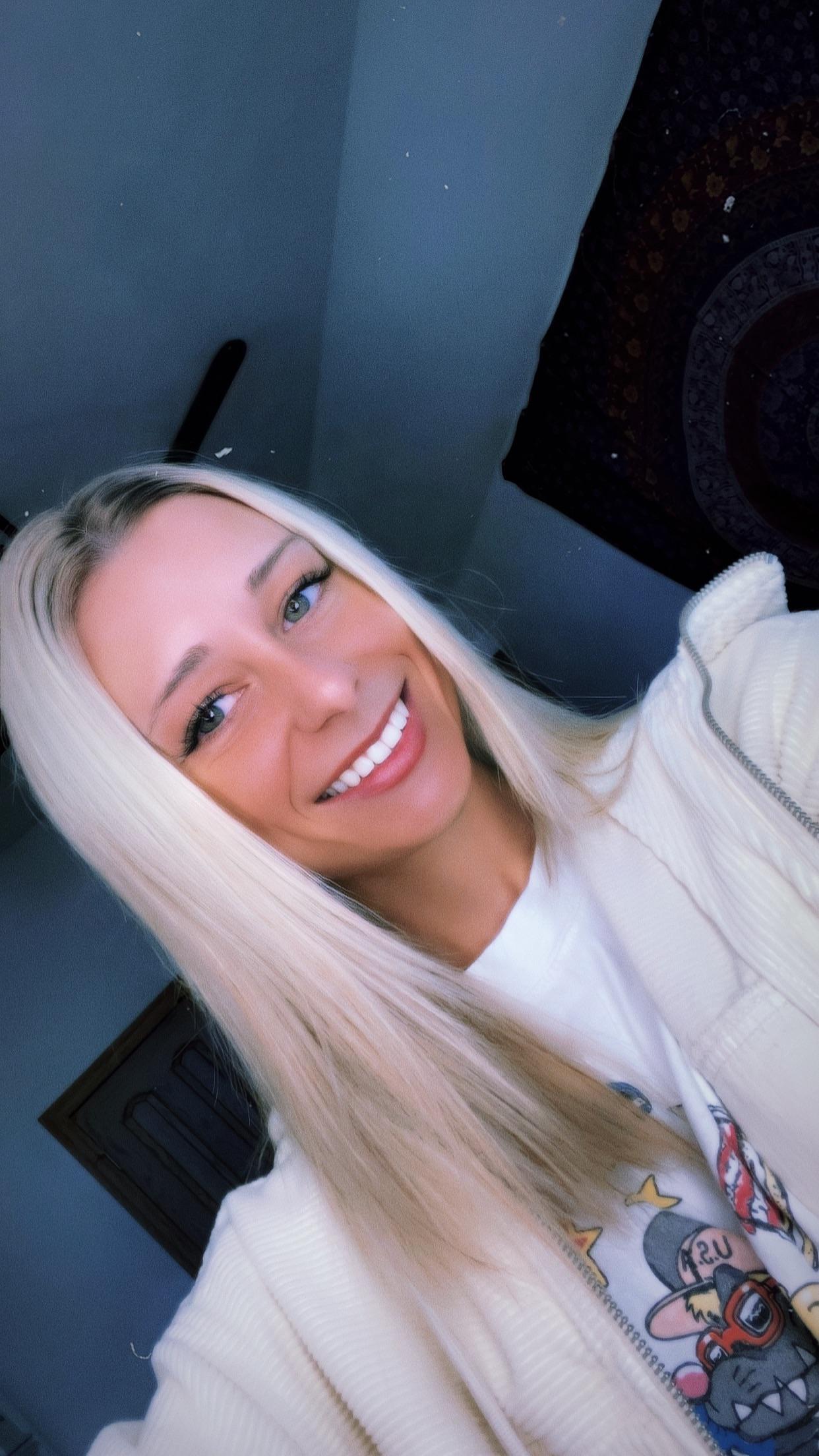 hi, say it back 😛 | Scrolller