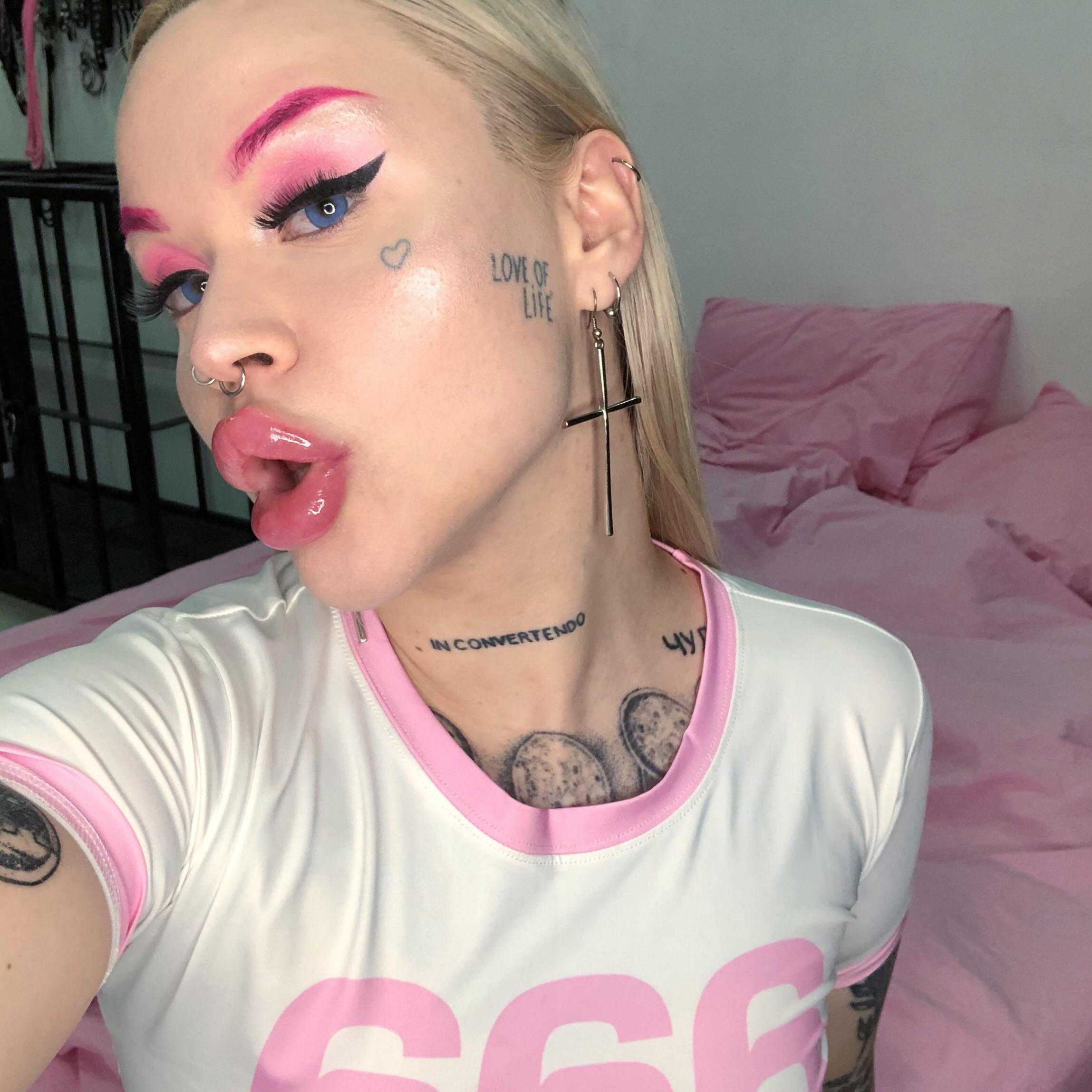 Hi there! | Scrolller