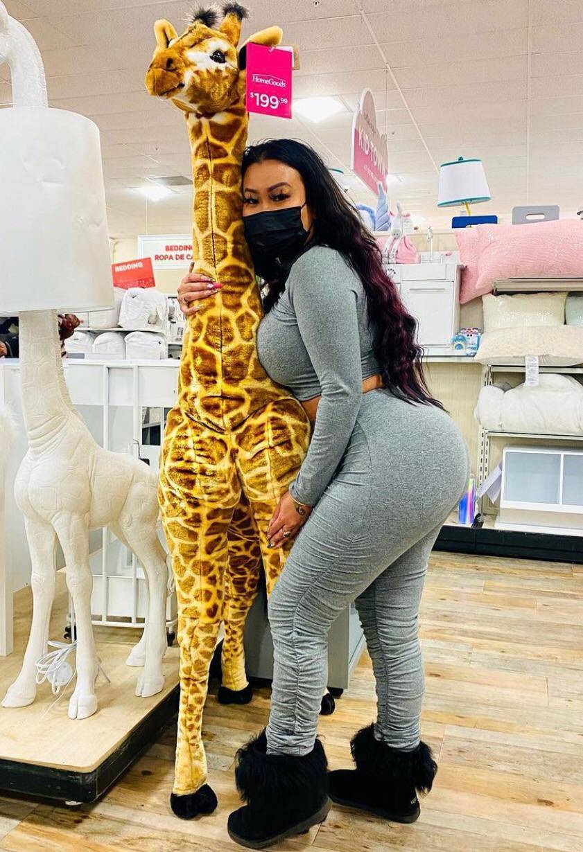 High as giraffe coochie | Scrolller