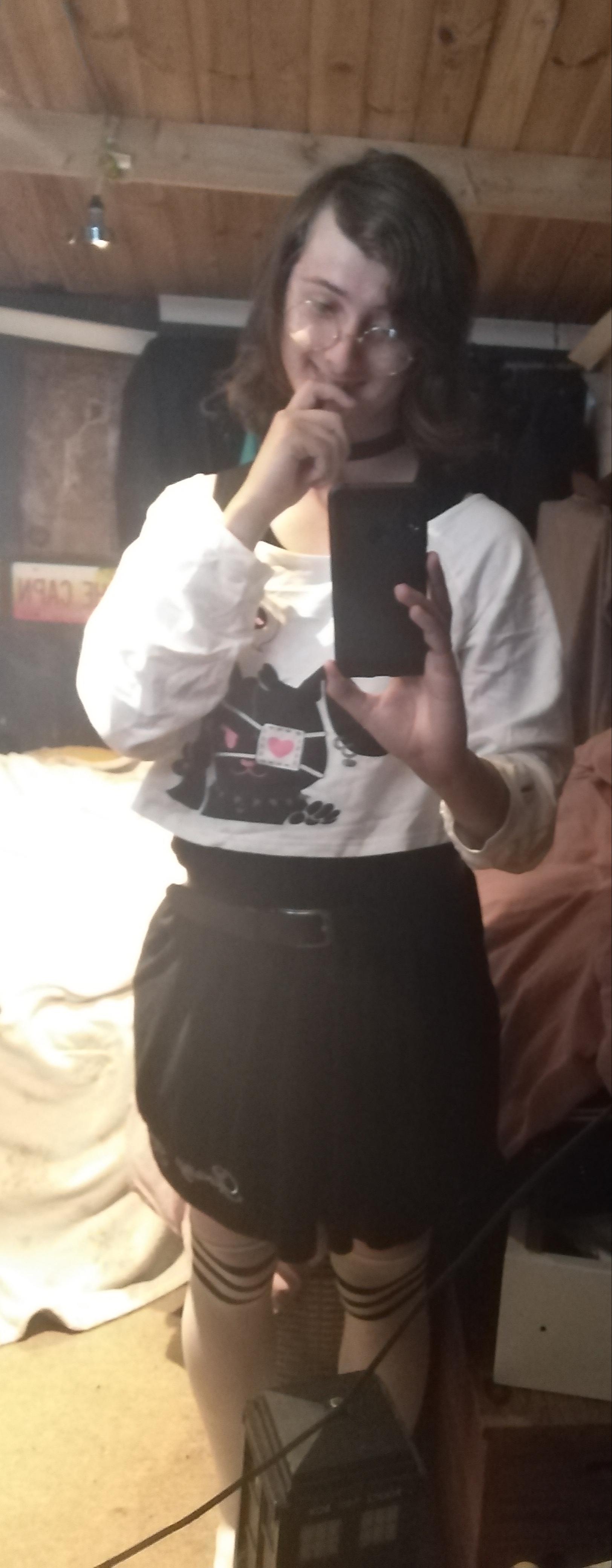 Hihi, first time poster here.. | Scrolller