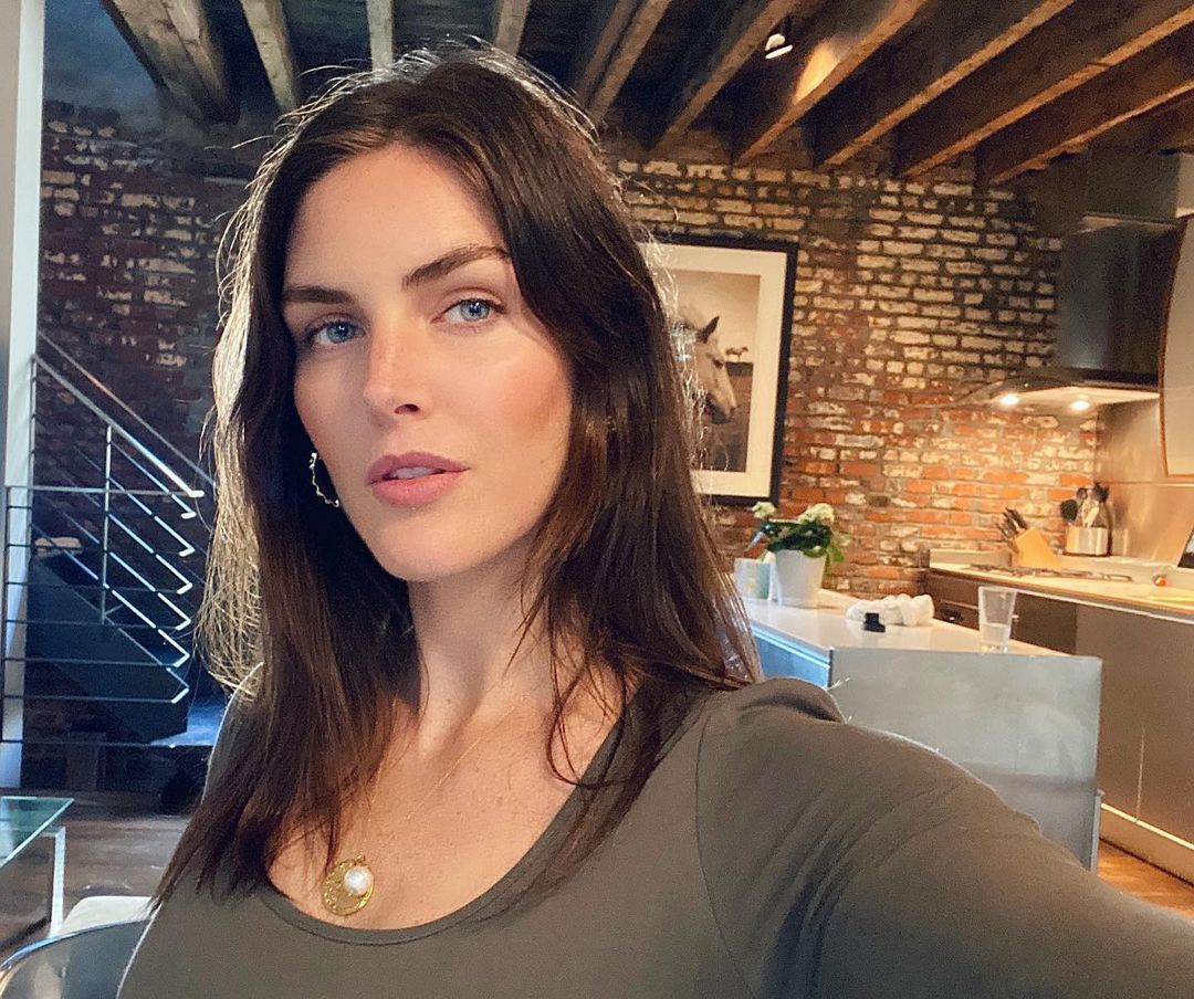 Hilary Rhoda | Scrolller