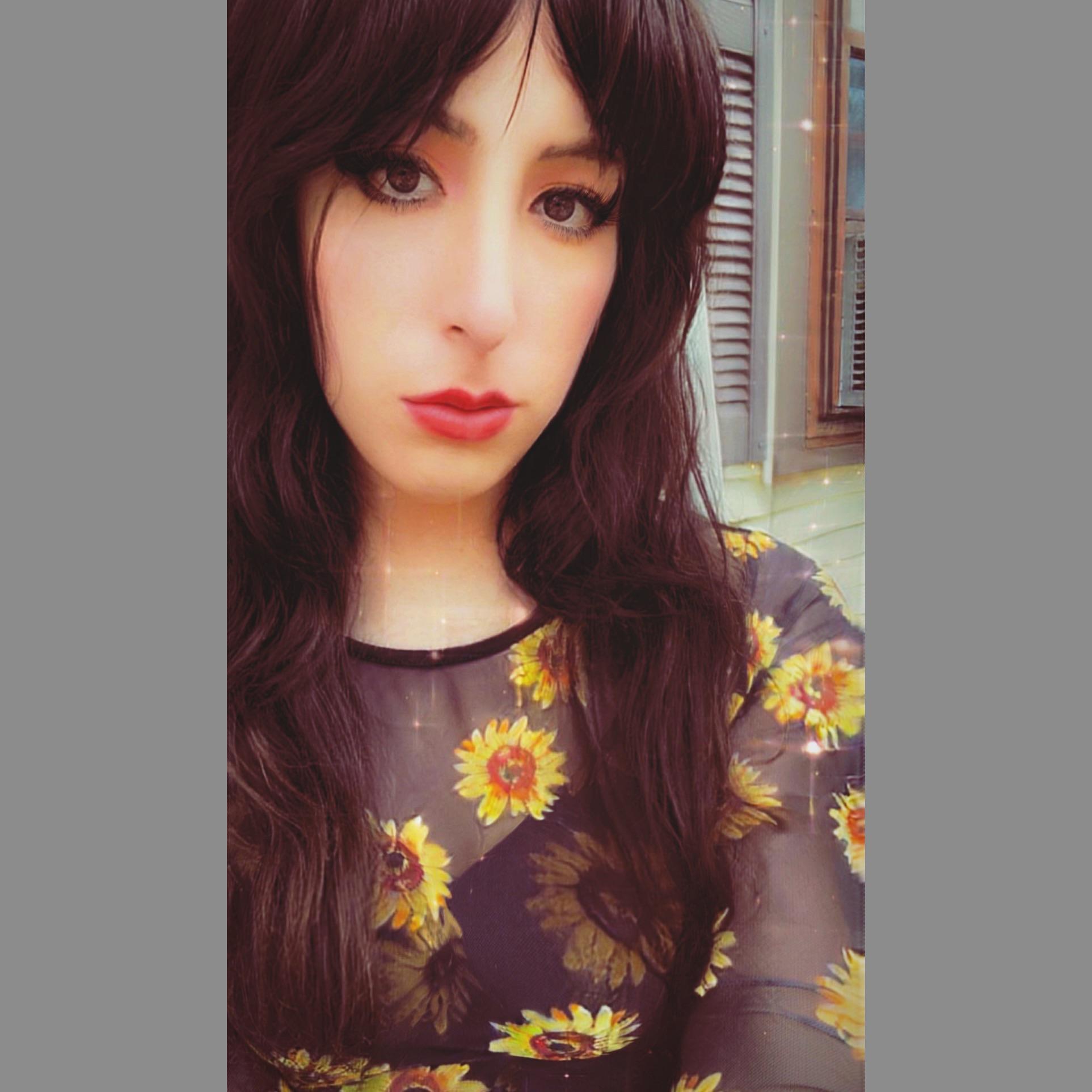 Hippie sunflower gal 🌻 | Scrolller