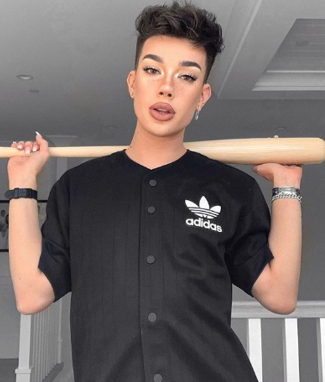 Hit the pinkity drinkity out of him | Scrolller