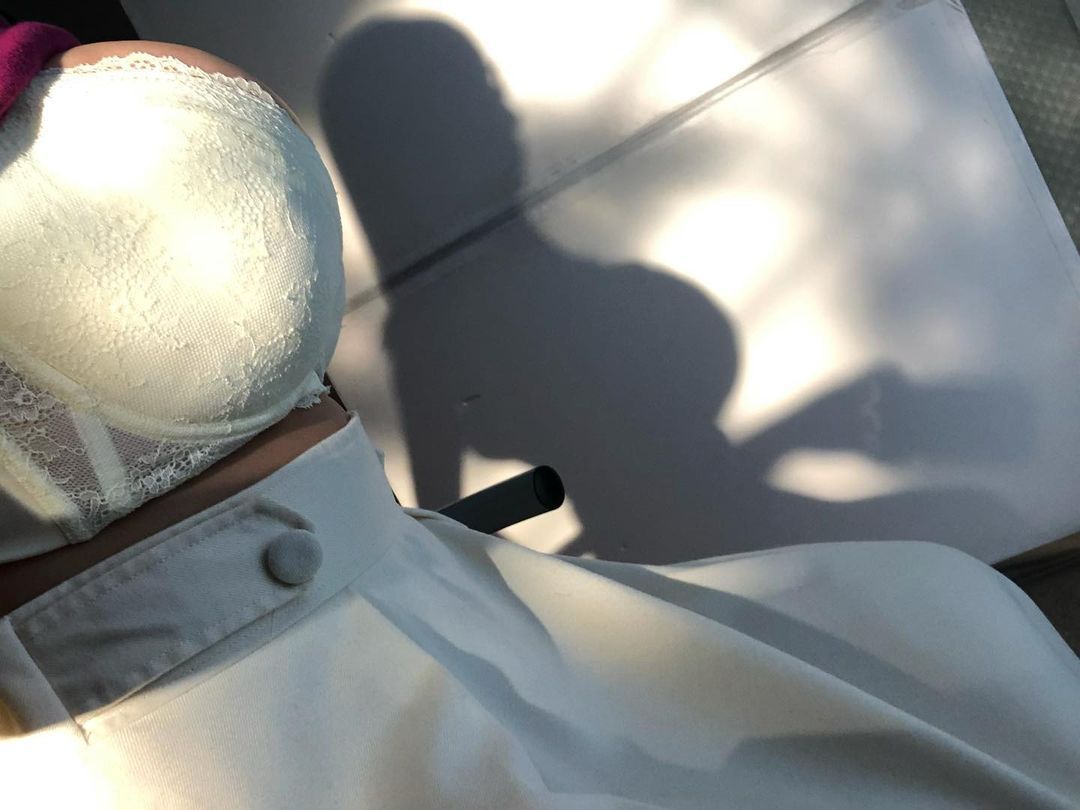 Hitomi casting a shadow of her natural breast | Scrolller