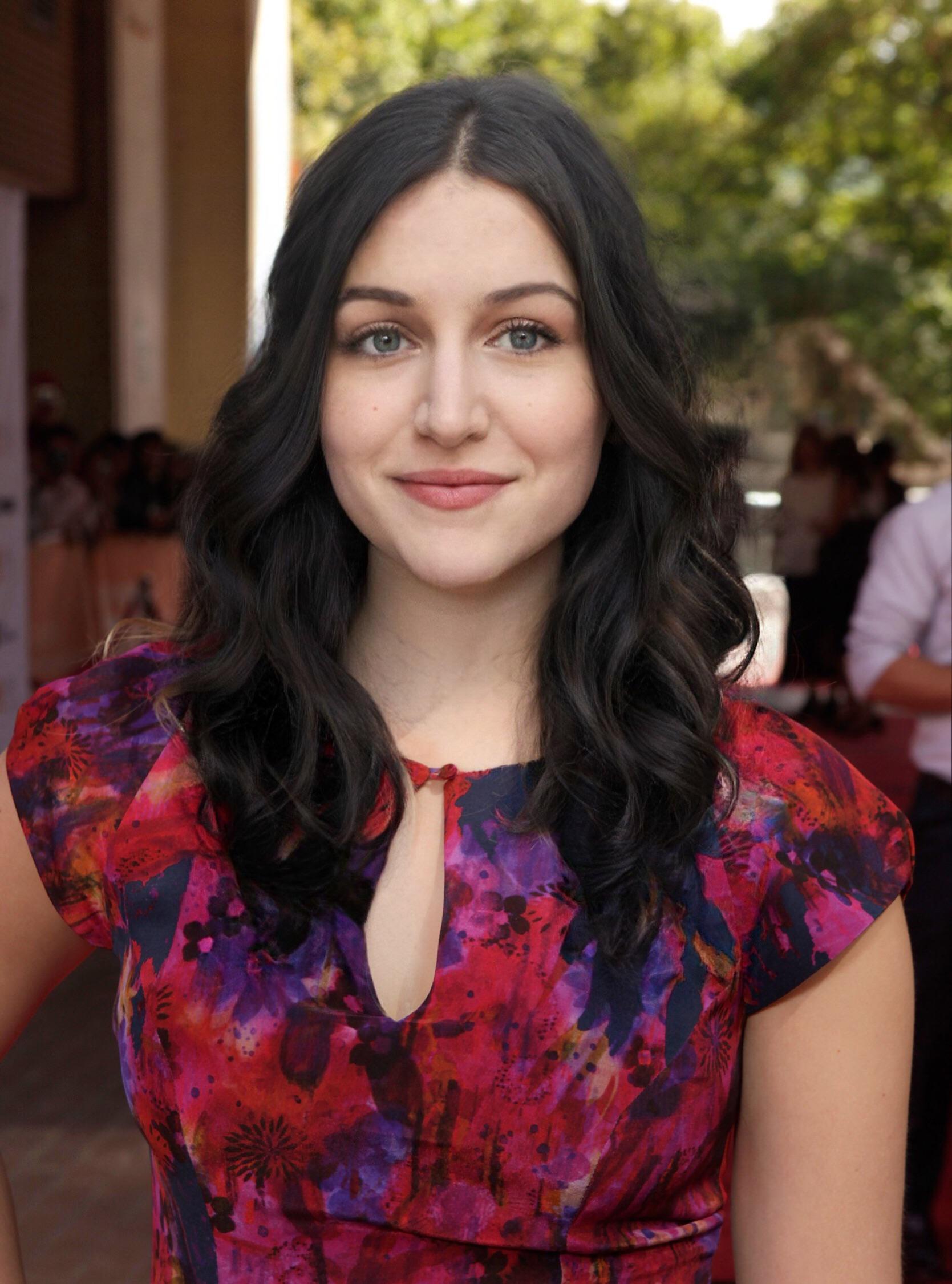 Hiya, ladies. | Scrolller