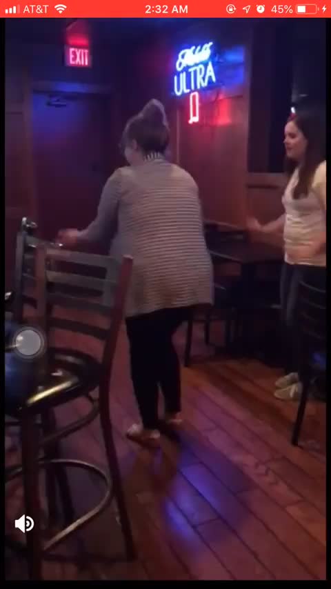 HMC while I dance in the bar | Scrolller