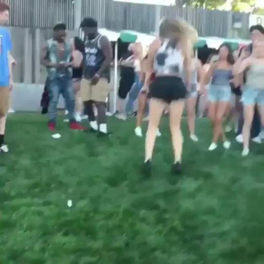 HMC while I do my favorite party trick | Scrolller