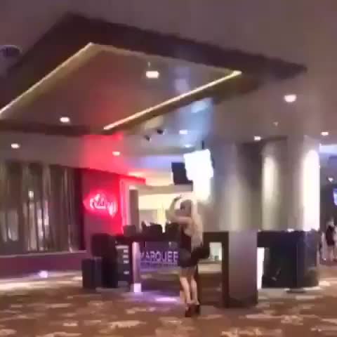 HMC while I do the worm | Scrolller