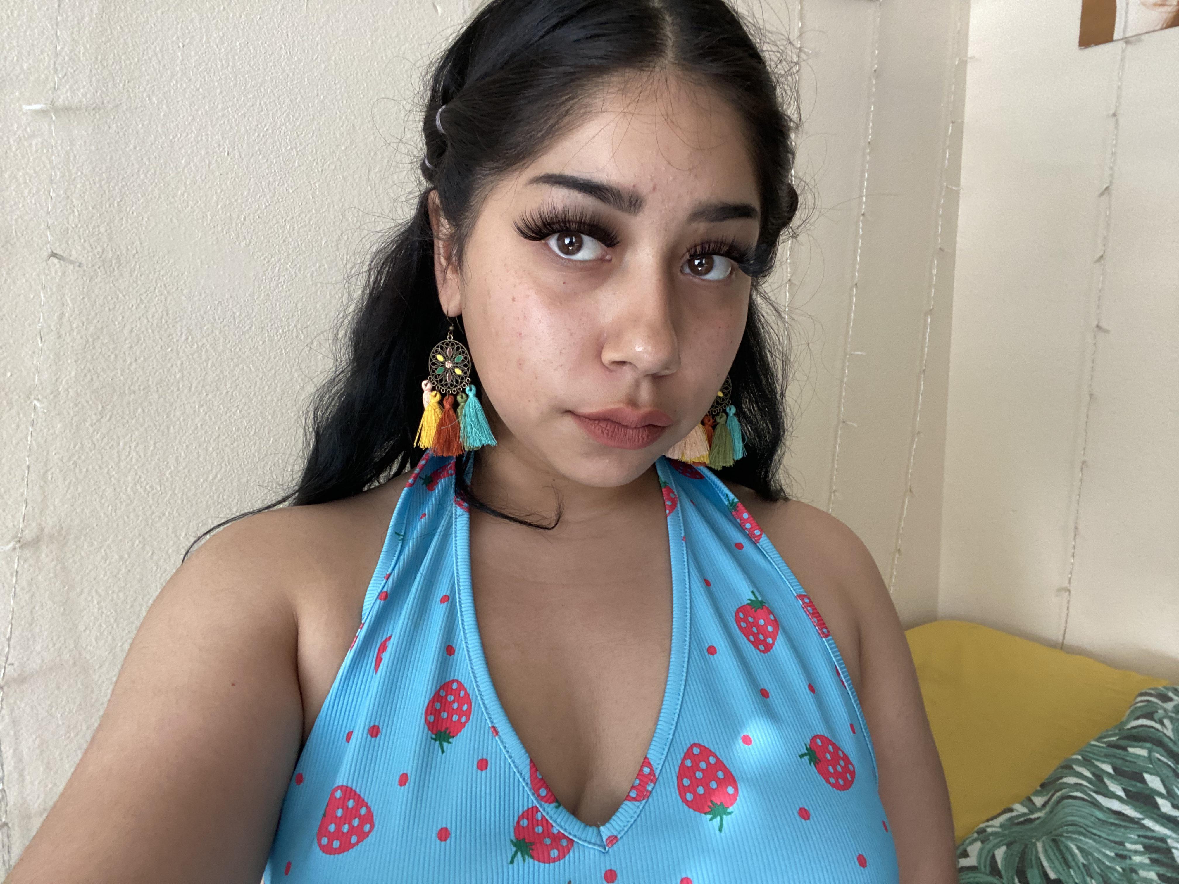 hola 👧🏻 | Scrolller