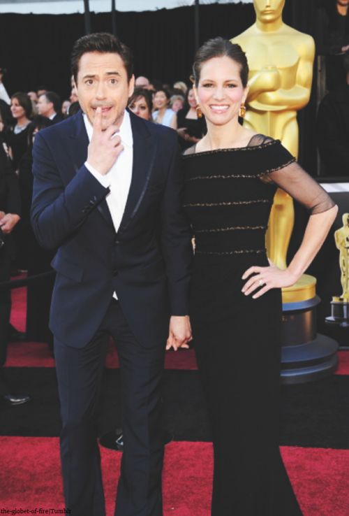 holding hands! | Scrolller