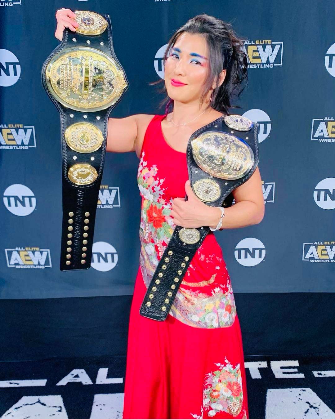 Holy Shida with her new Shiny Toy | Scrolller