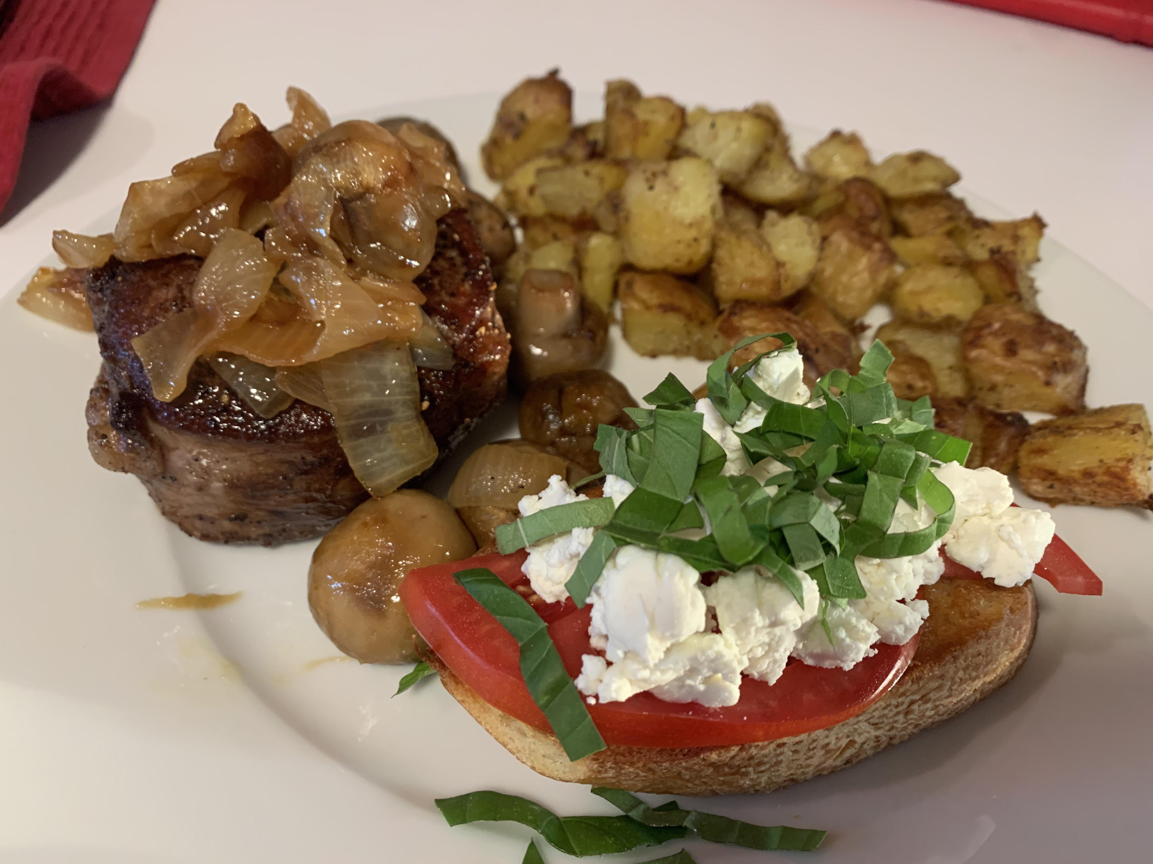 [Homemade] Beef tenderloin with bruschetta and crispy potatoes | Scrolller