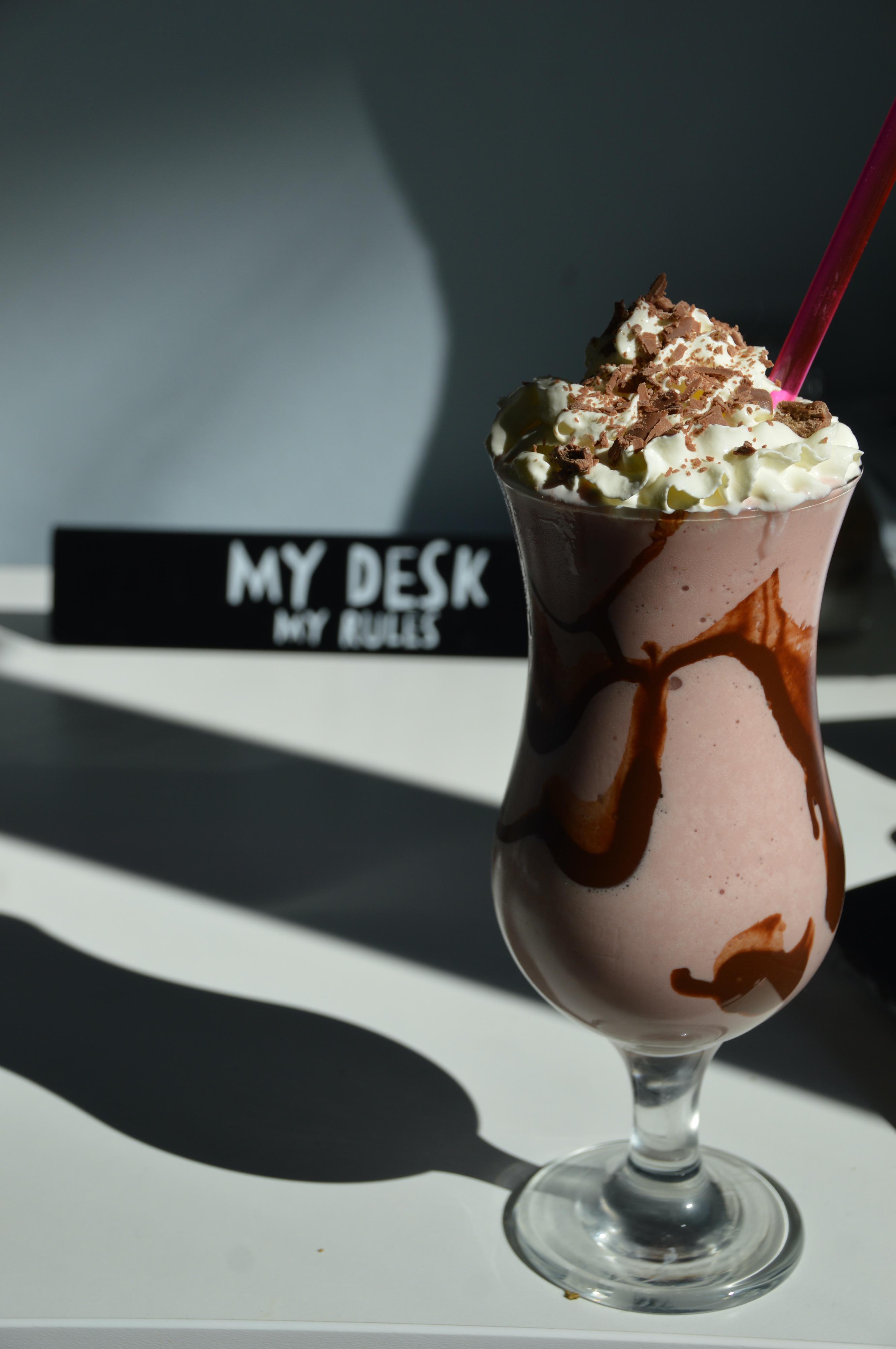 [homemade] Strawberry Milkshake | Scrolller