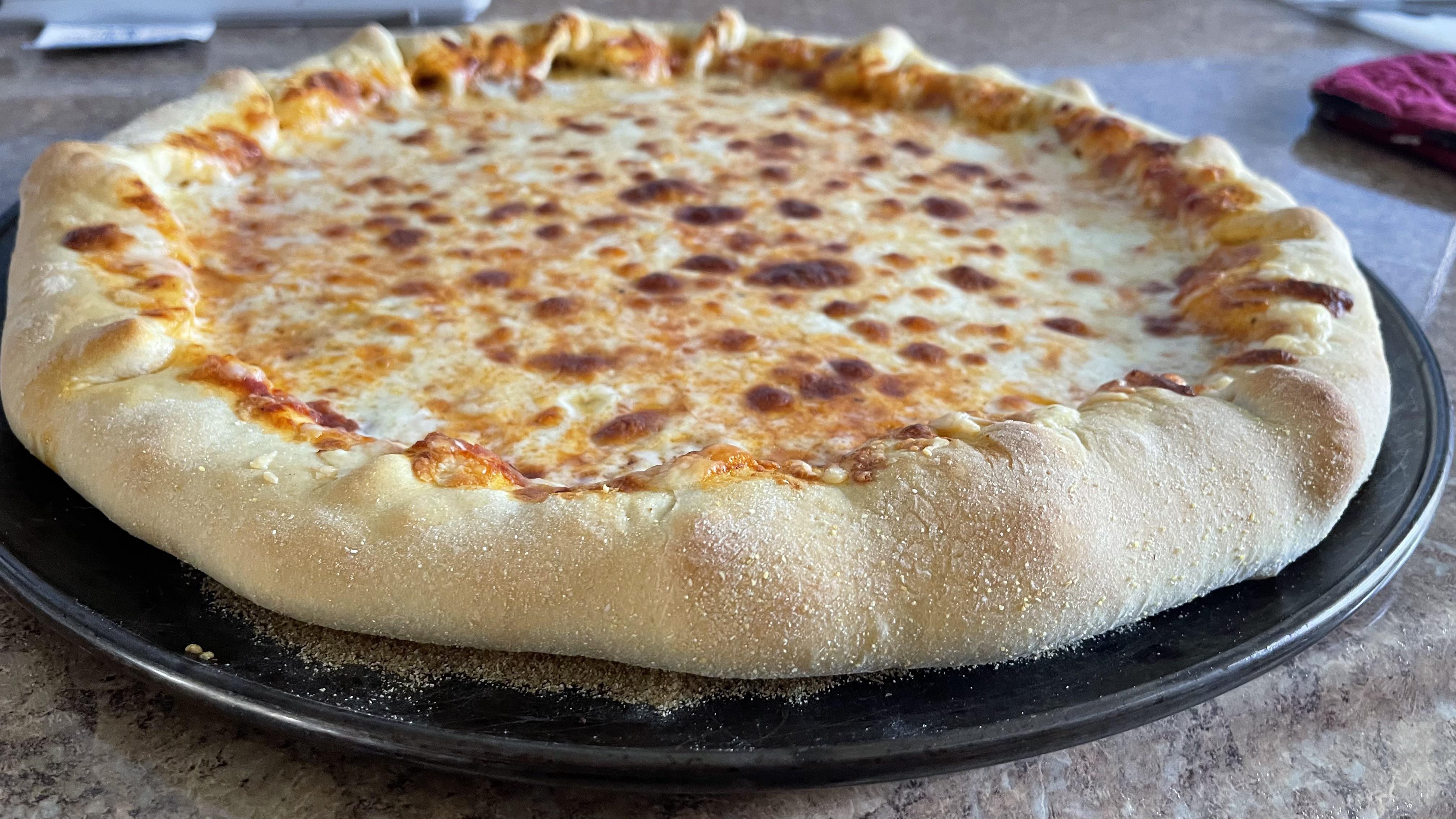 Homemade Stuffed Crust Pizza | Scrolller
