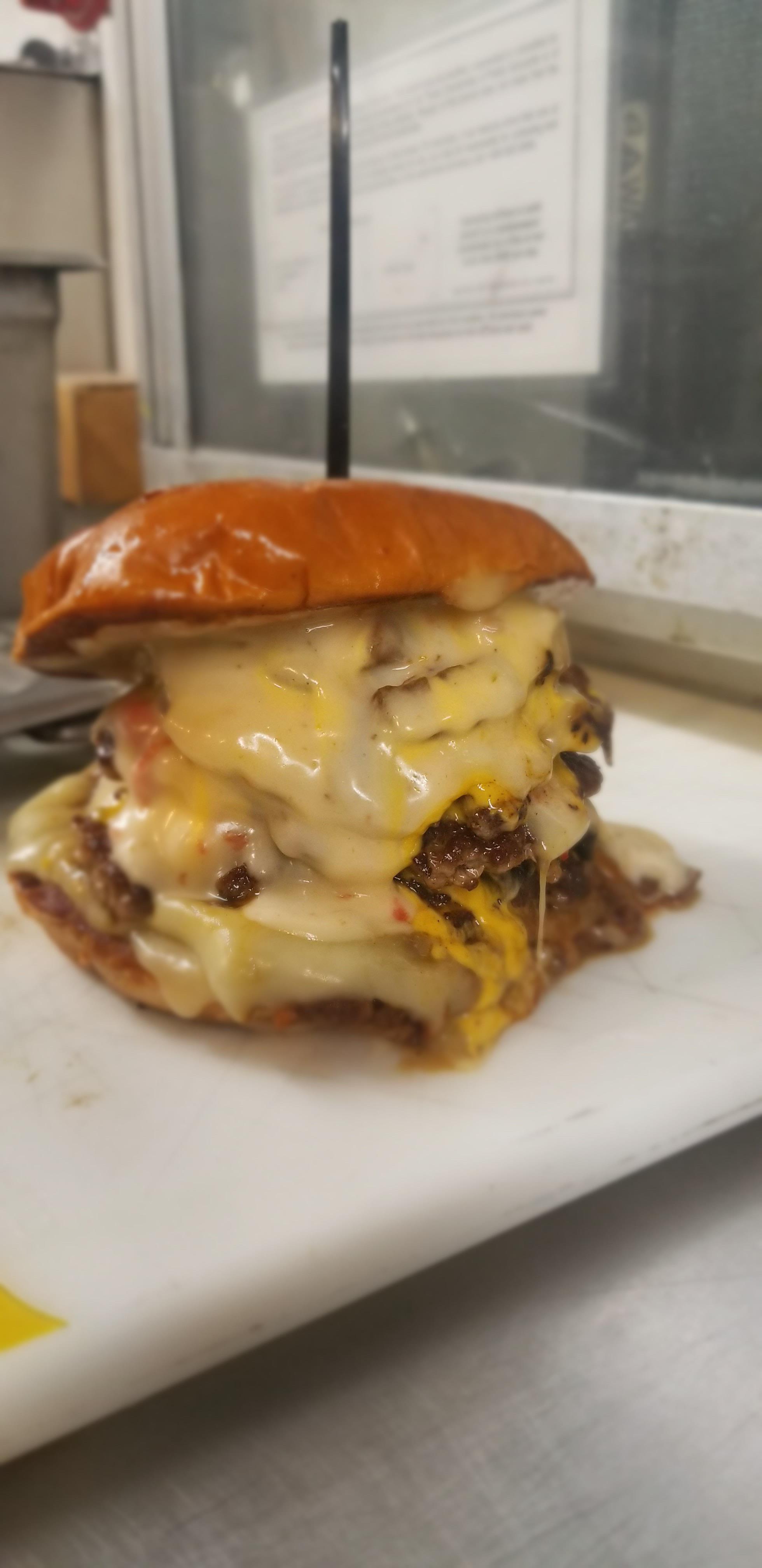 [homemade] Triple Cheesy Burger | Scrolller