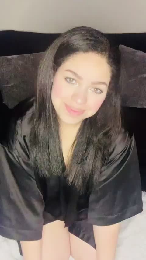 Hope you don’t mind a little morning tease 💖 24 year old chubby mom | Scrolller