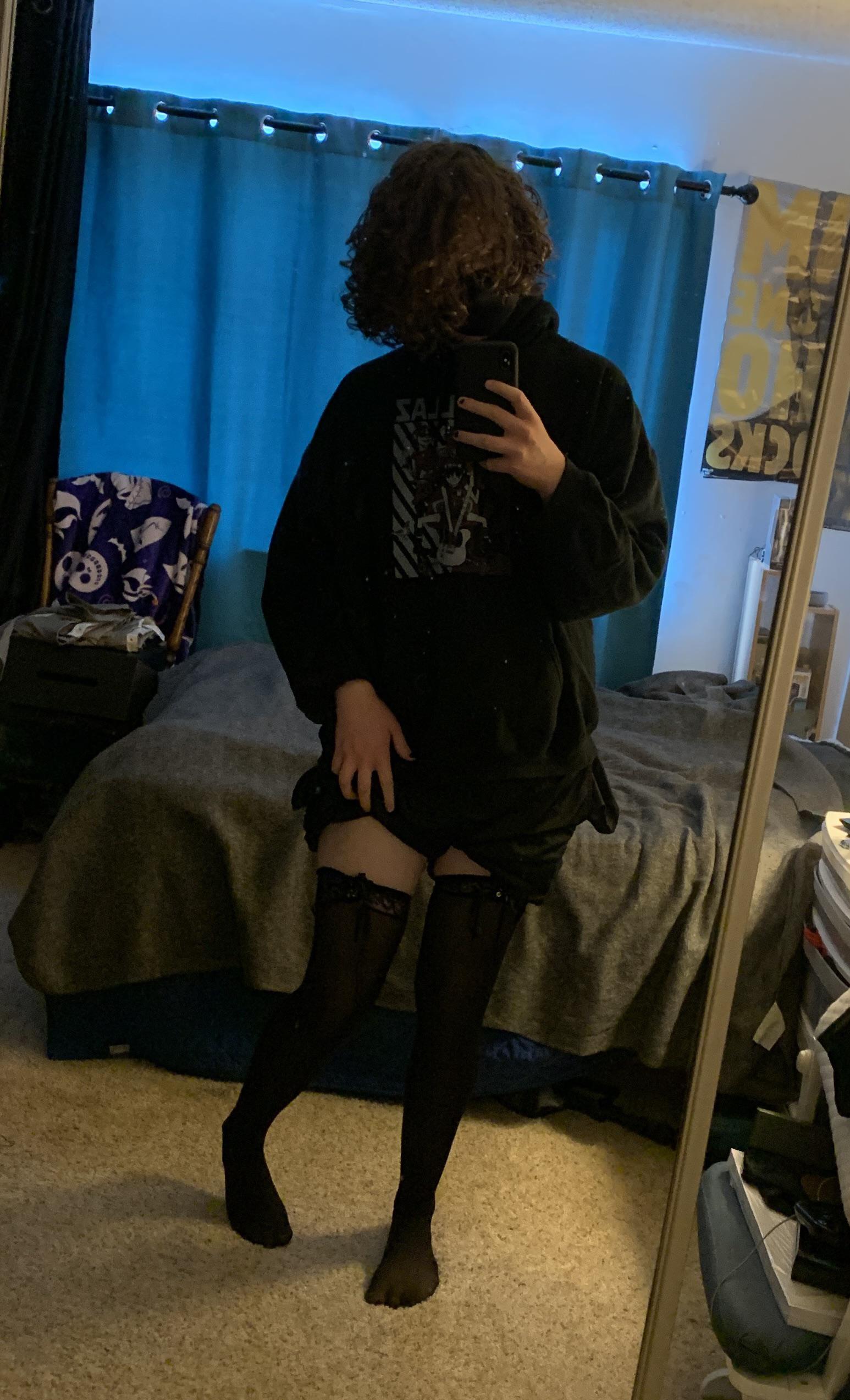 hope you guys are fine with 6’7 femboys | Scrolller