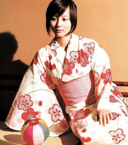 Horikita Maki is that a beach ball? | Scrolller