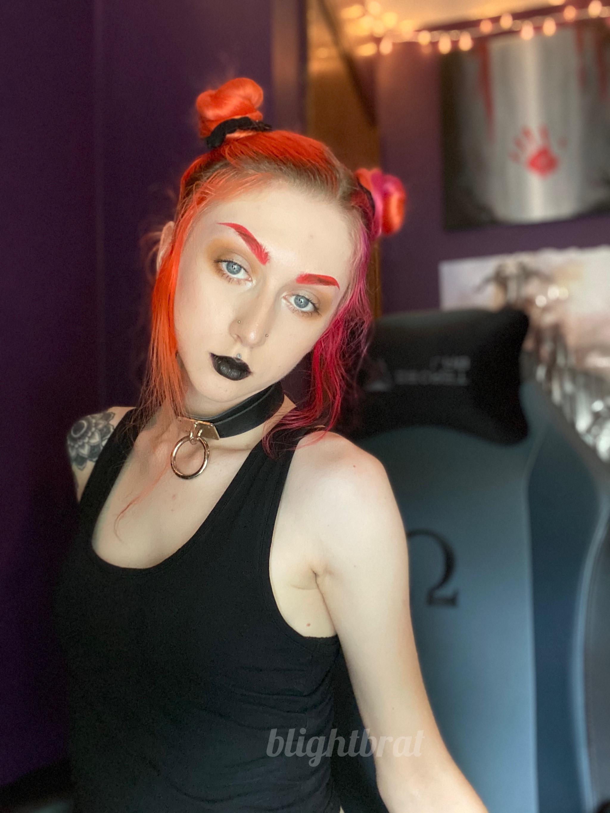 naughty emo girl 🖤💦 | Scrolller