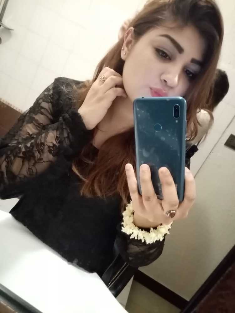 Hot Beautiful Pakistani Girl Showing Boobs Full Collection Link In