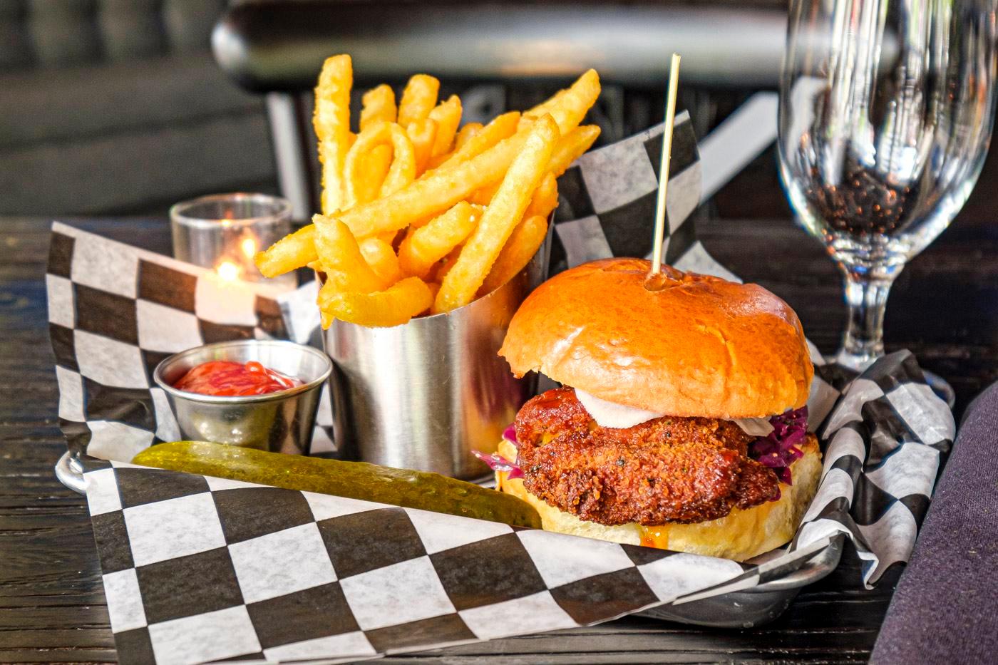 Hot chicken sandwich | Scrolller