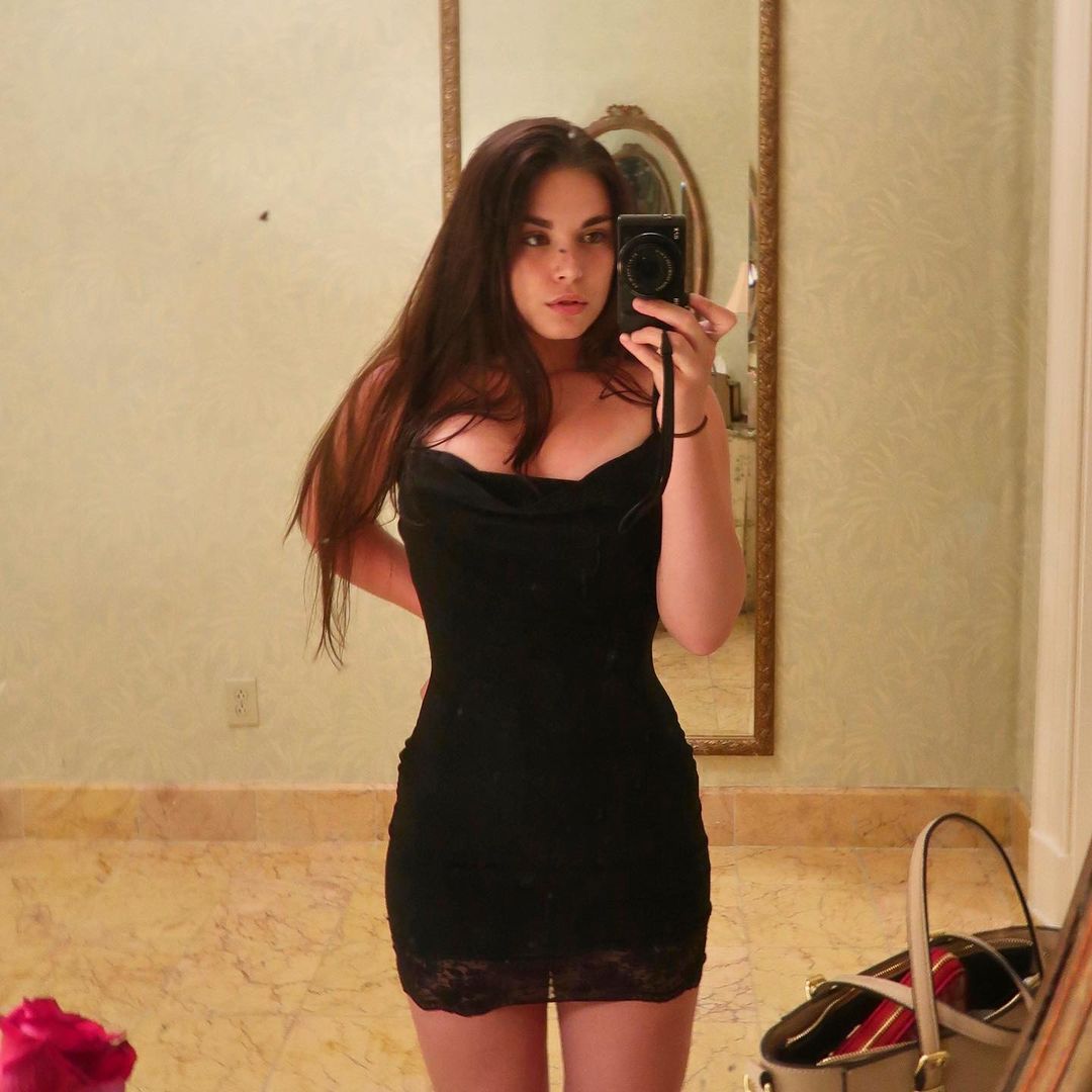 Hot hotel selfie | Scrolller