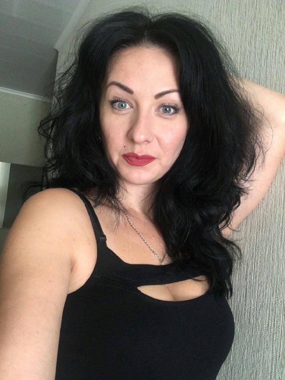 hot milf | Scrolller