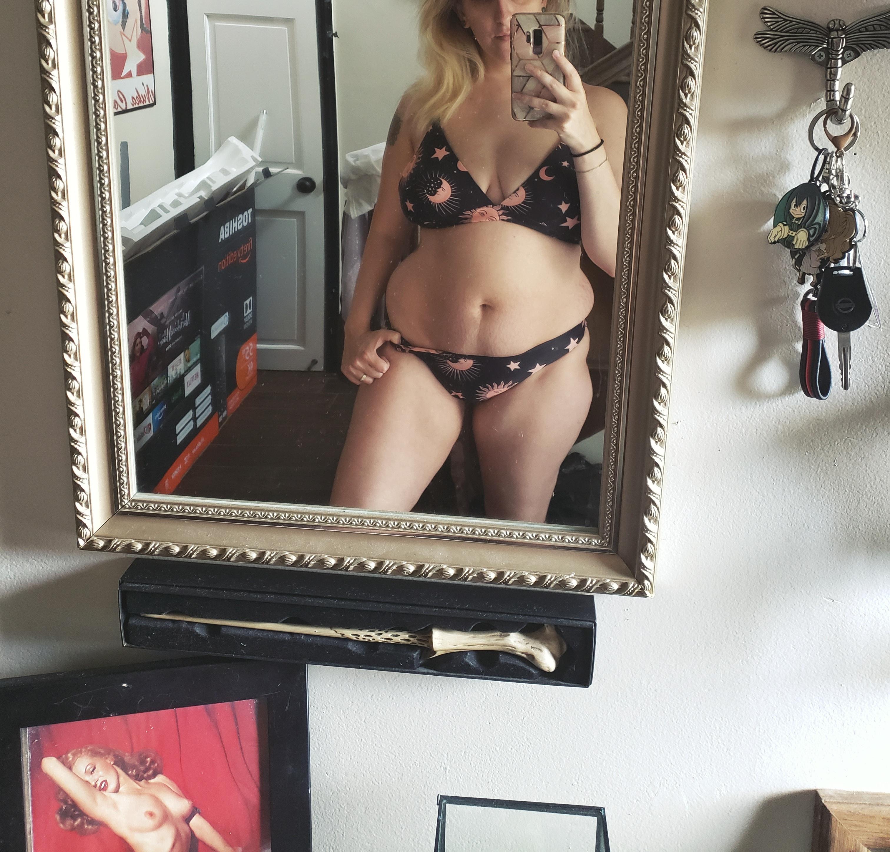 Poolside MILF activate!! | Scrolller