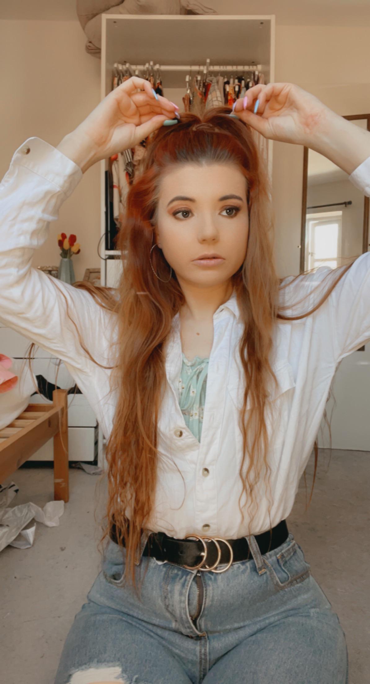 Hot or cute? 😇😈 [F28] | Scrolller