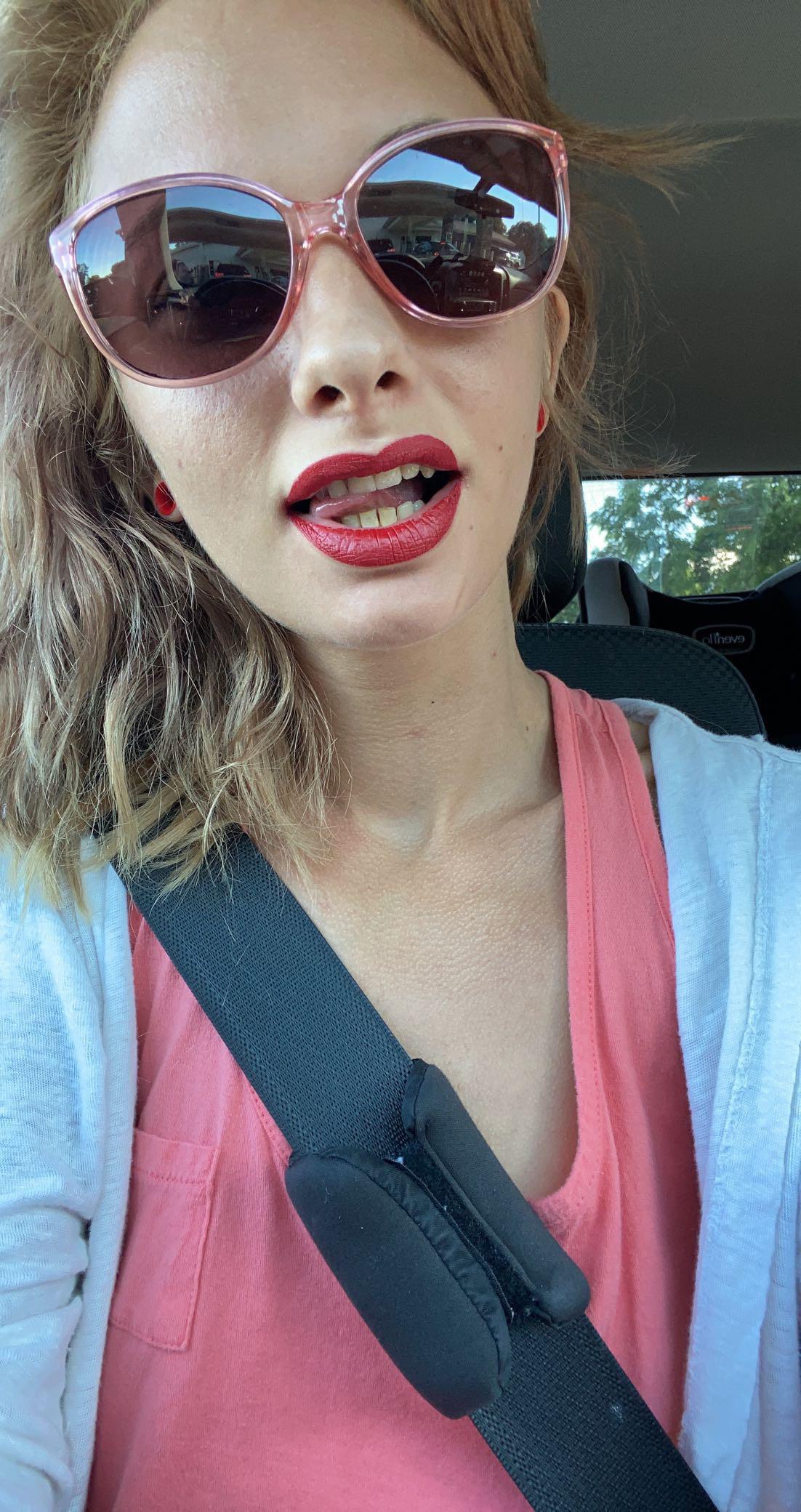 Hot Red Lips At Your Service 💋 Scrolller