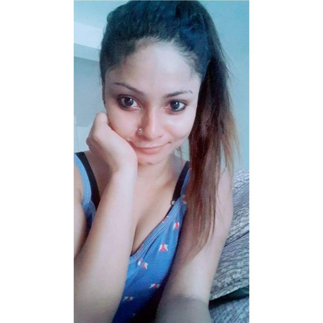HOT🔥SRI👙LANKAN GIRL IN🍊 🍑VIDEO CALL HOT SHOW👌 | Scrolller