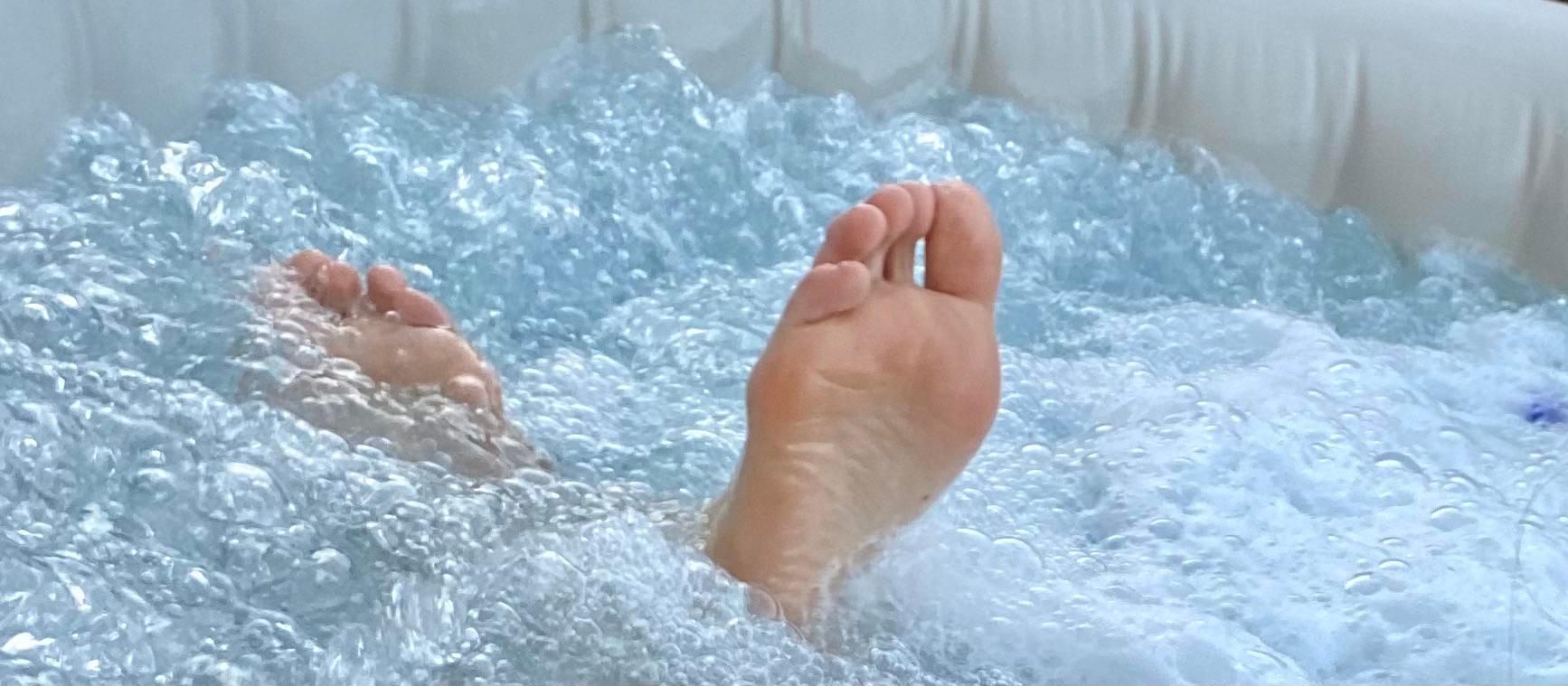 Hot tub time 😜 | Scrolller