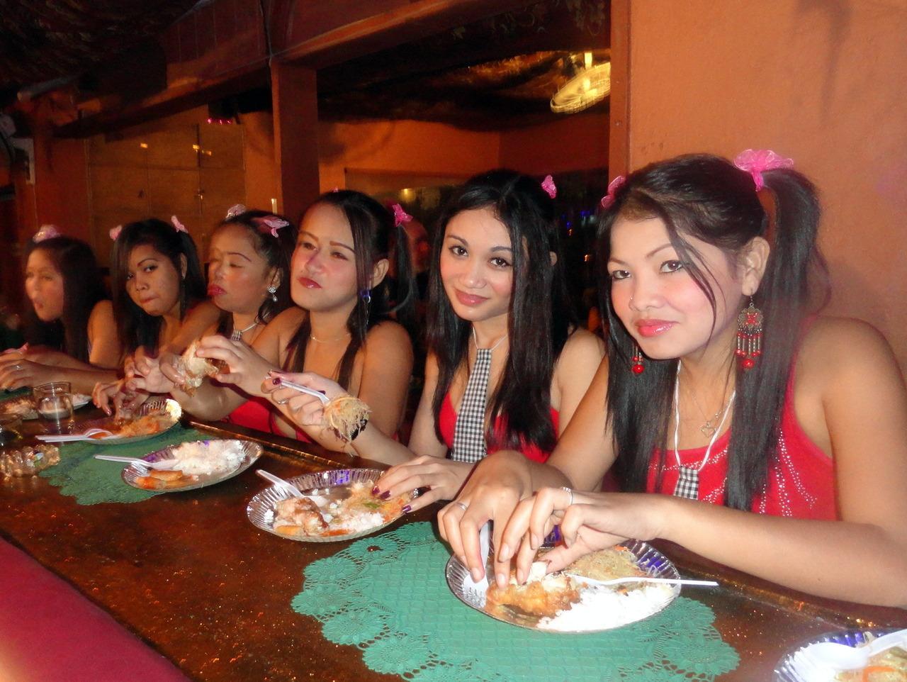 Hot Zone Subic Bay Cuties Having A Meal | Scrolller