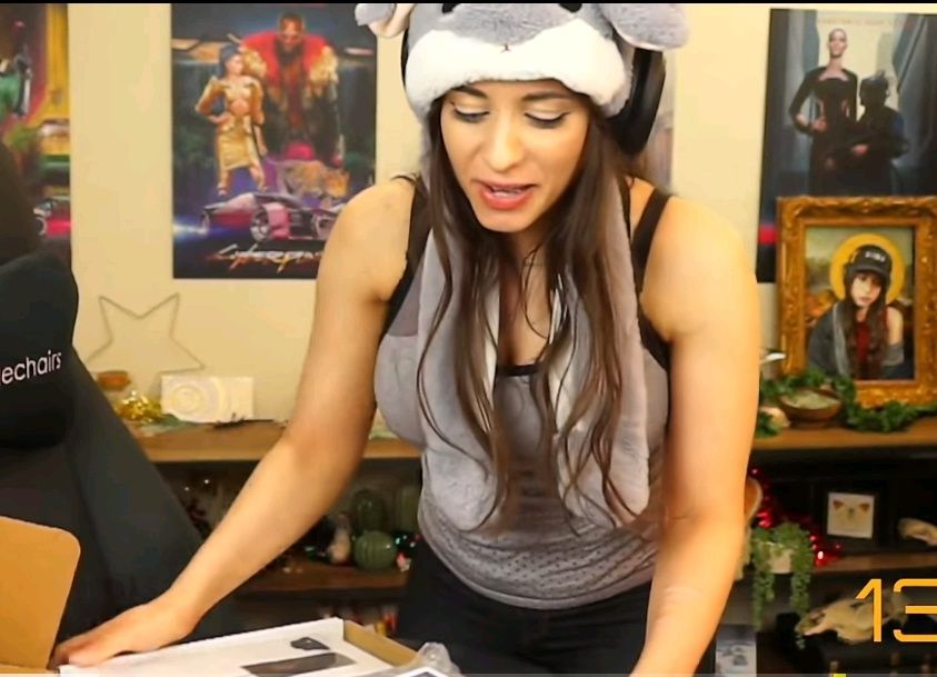 How are those titties even real bruv 😳🥵 | Scrolller