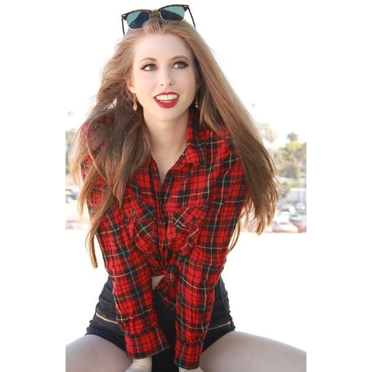 How Can You Resist Those Eyes? Those Lips? That Flannel? | Scrolller