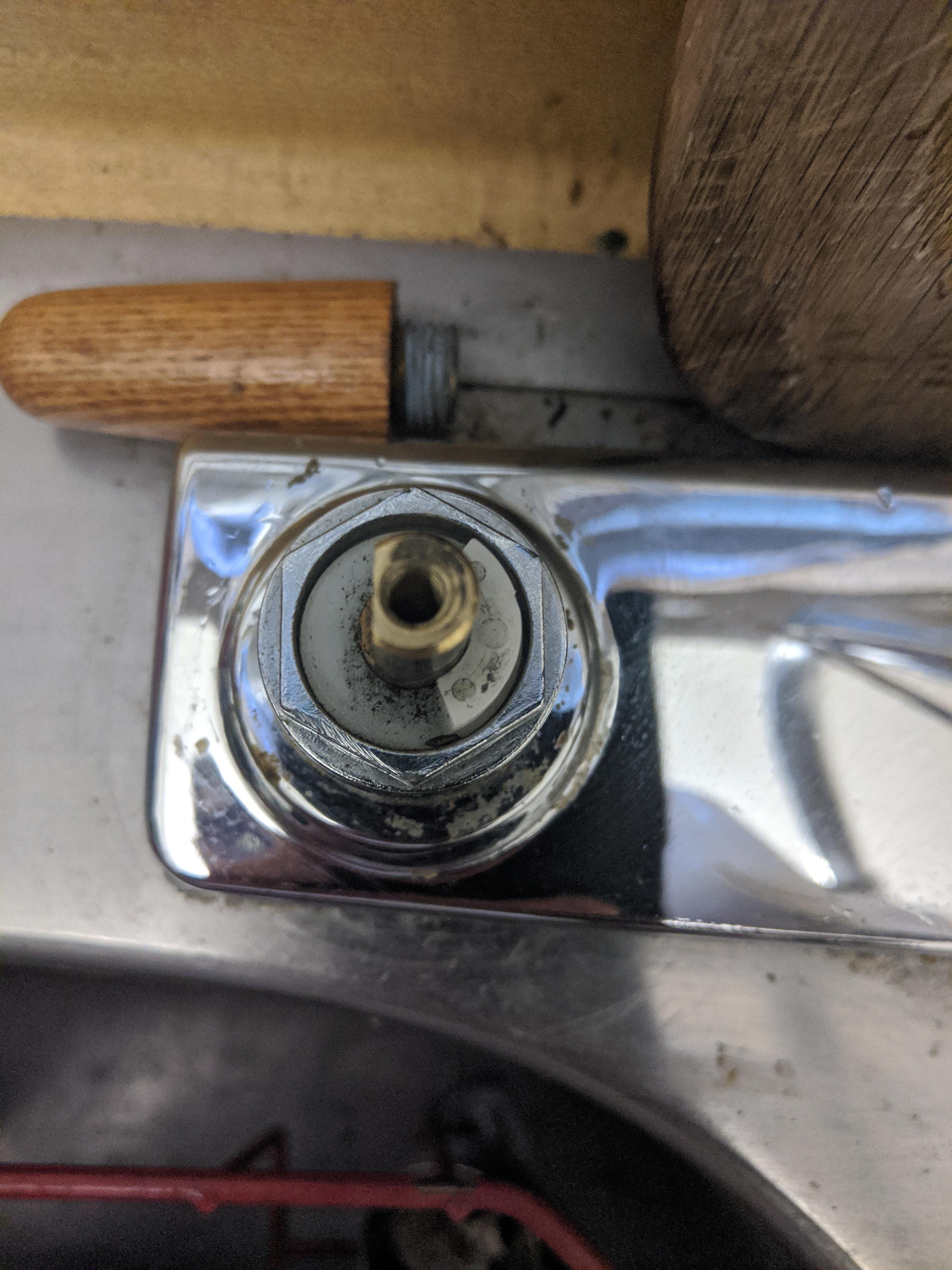 How do I fix this faucet? | Scrolller